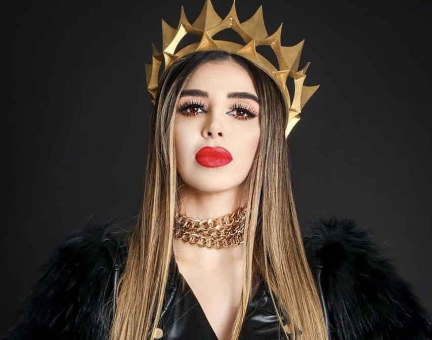 Sin convivir y preocupada por sus gemelas, así vive Emma Coronel sus ...