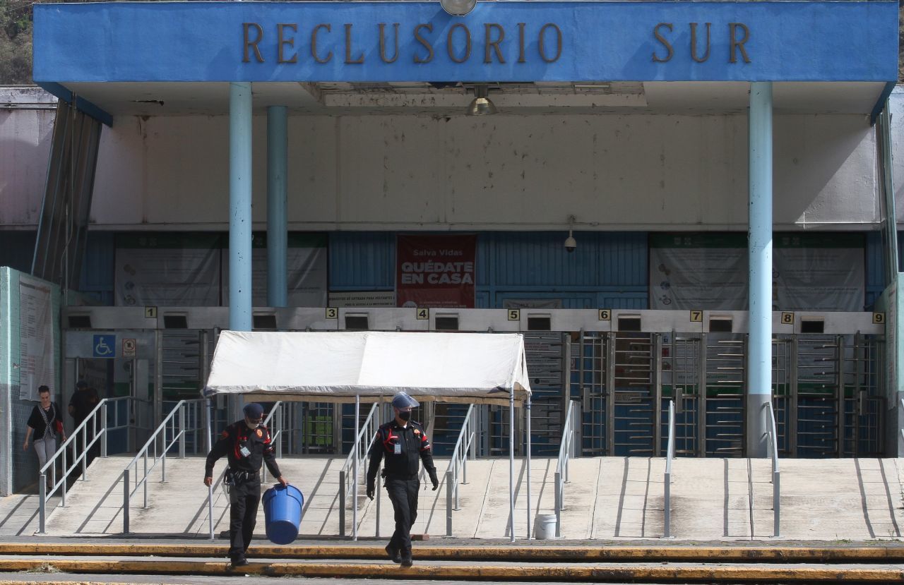 Interno del Reclusorio Sur se tituló como ingeniero de la UNAM | Quinto ...