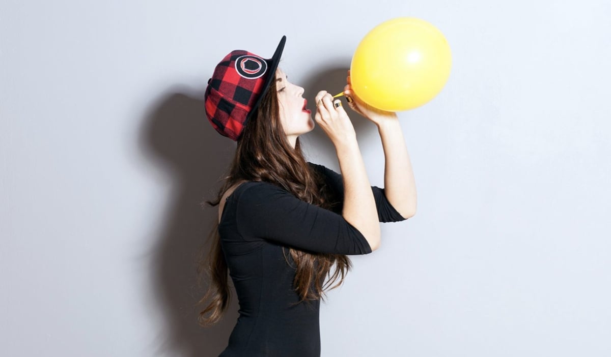 Sitio oficial del COVID-19 en México sube fotos de mujeres en poca ropa ...