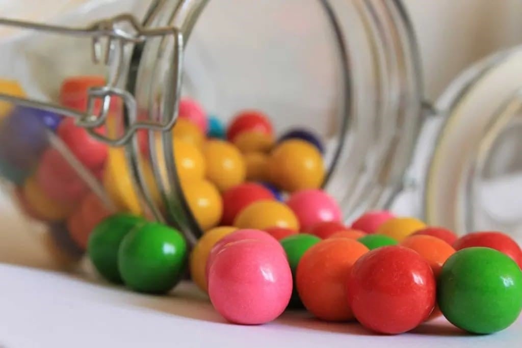 Día Mundial del Chicle: Estos son los beneficios de masticar esta ...