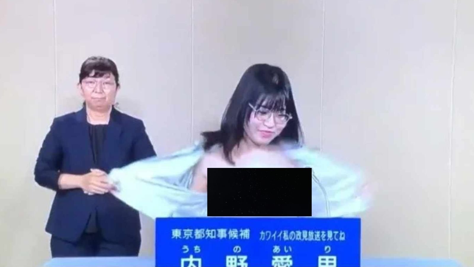 Difunden Video Del Momento En El Que Candidata En Tokio Se Quita La 1729